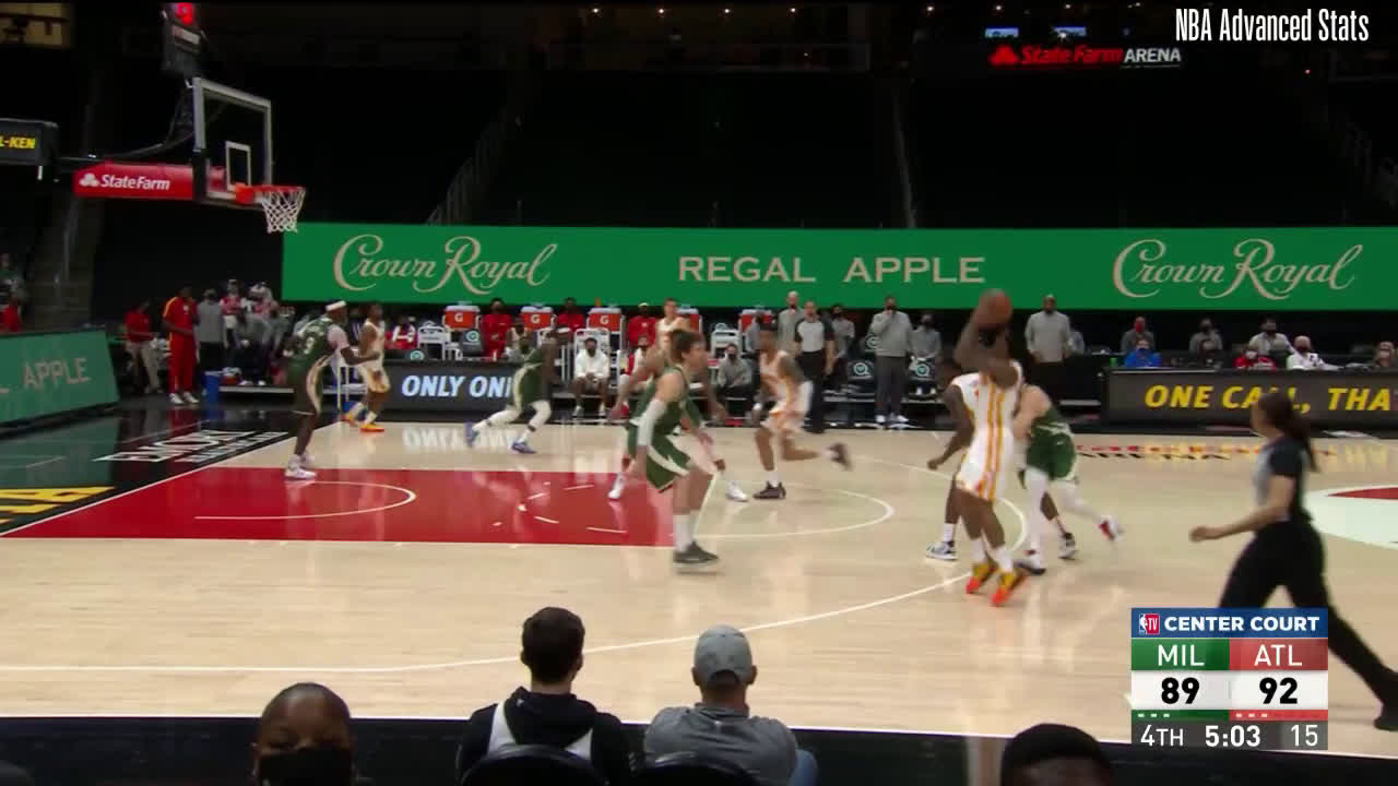 Lou hits Q4 three vs Bucks