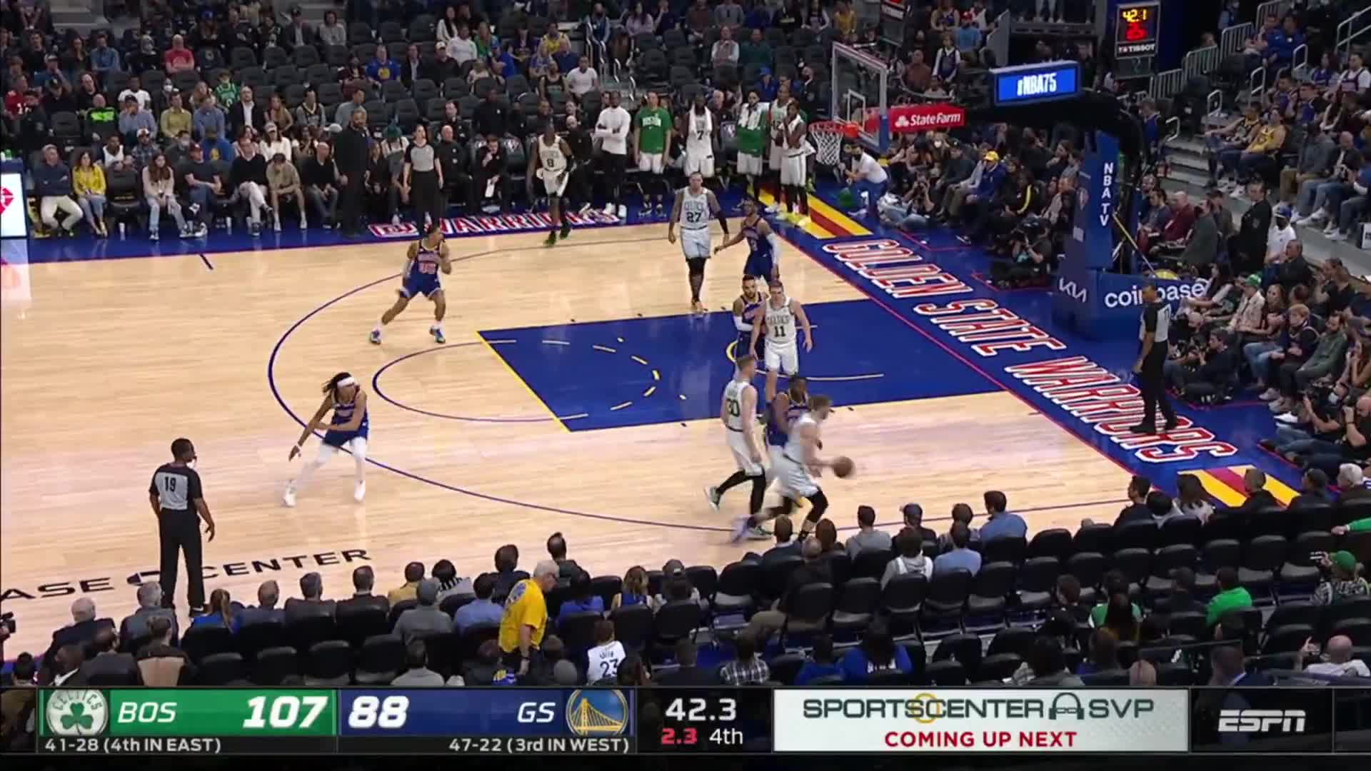 [Highlight] Sauce Castillo drops in the tough fadeaway 3 pointer in ...