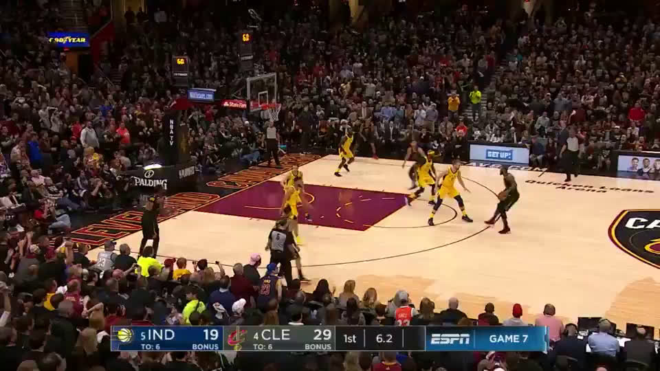 LeBron James calmly sinks the long 2 to finish the 1st quarter