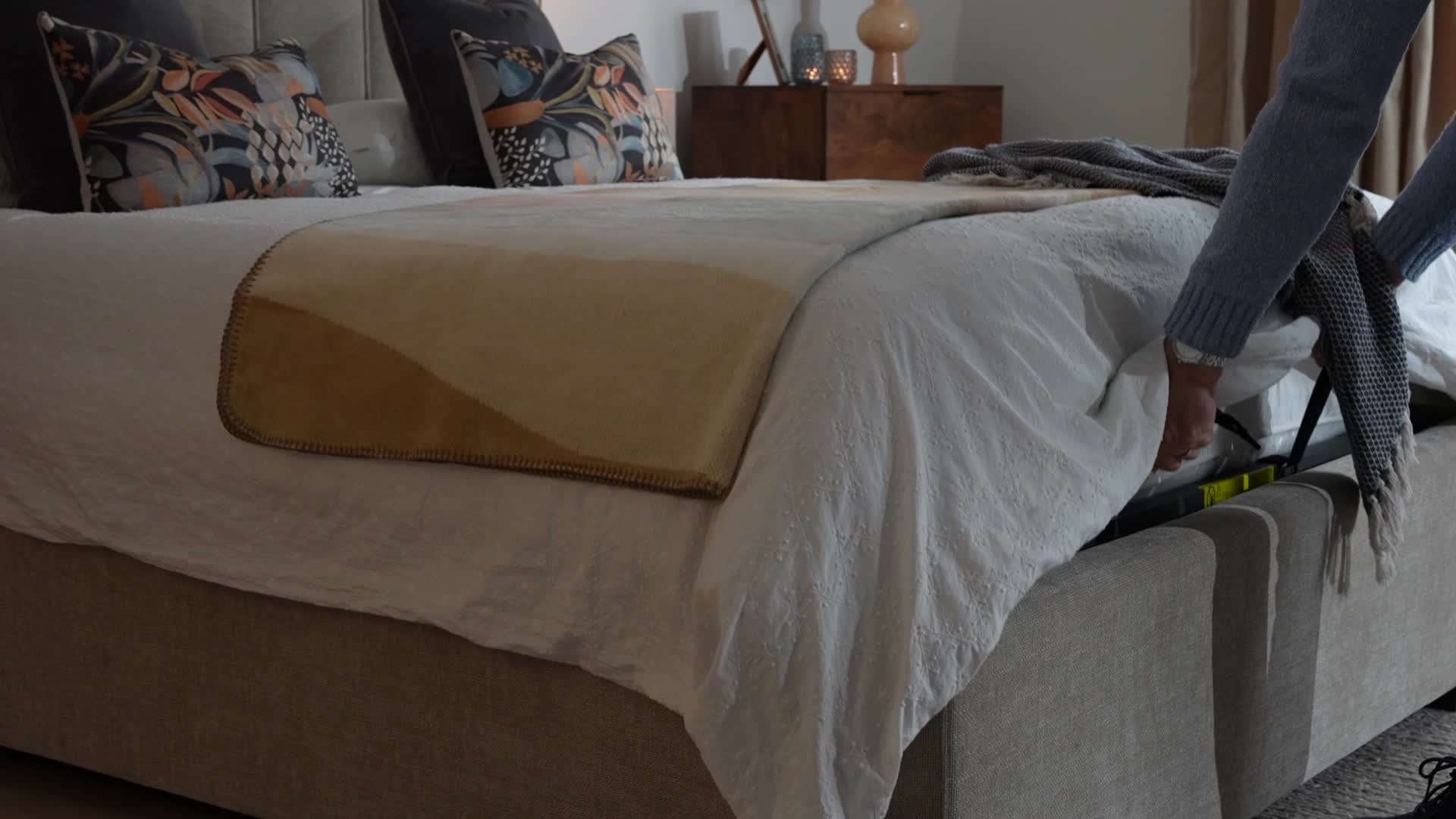 Watch Cloudy taupe storage bed | Streamable