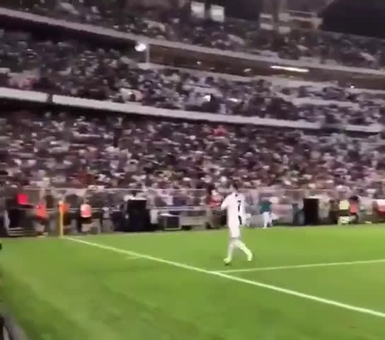 Watch 61,000 Fans Shout SIIIII When Cristiano Ronaldo Celebrates In (1 ...