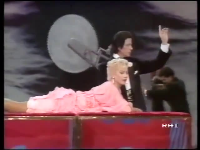 Silvan Buzzsawing Woman in Half