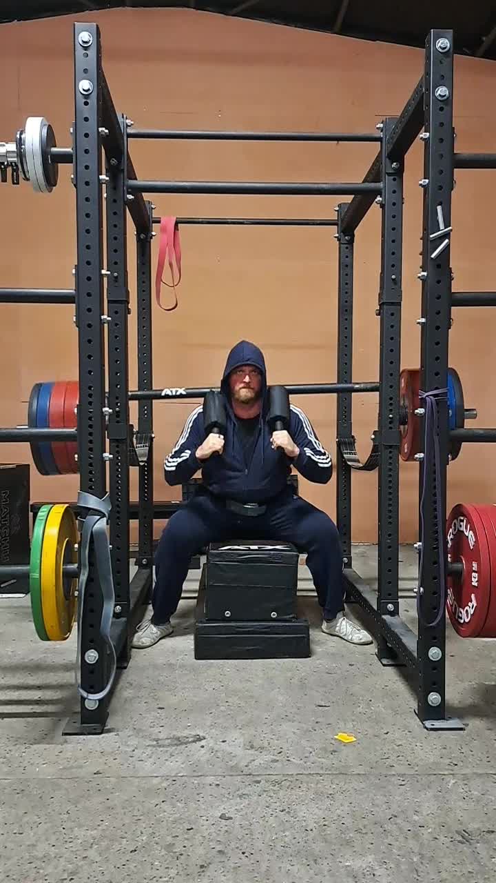 Watch 15-12-2023 200kg SSB box squat set 3 | Streamable