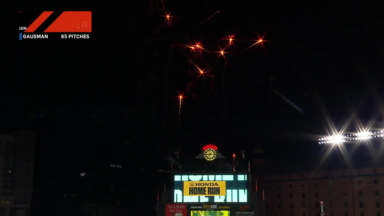 Anthony Santander's solo homer (22)