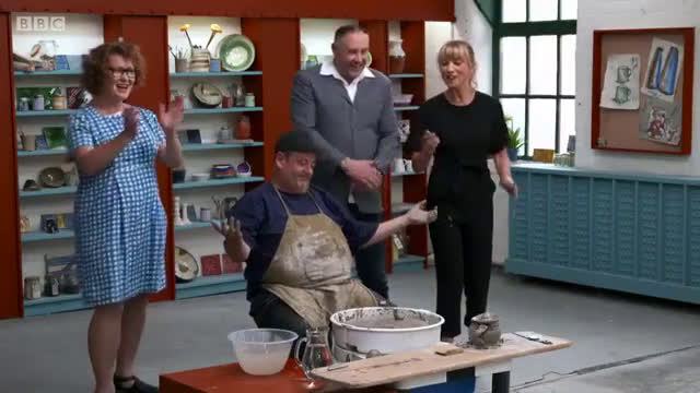 Johnny Vegas' 1-minute teapot challenge (The Great Pottery Throwdown ...