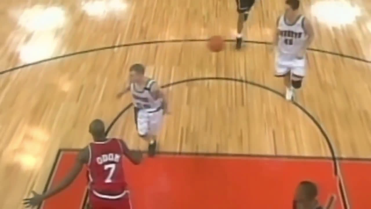 Jason Williams' elbow pass