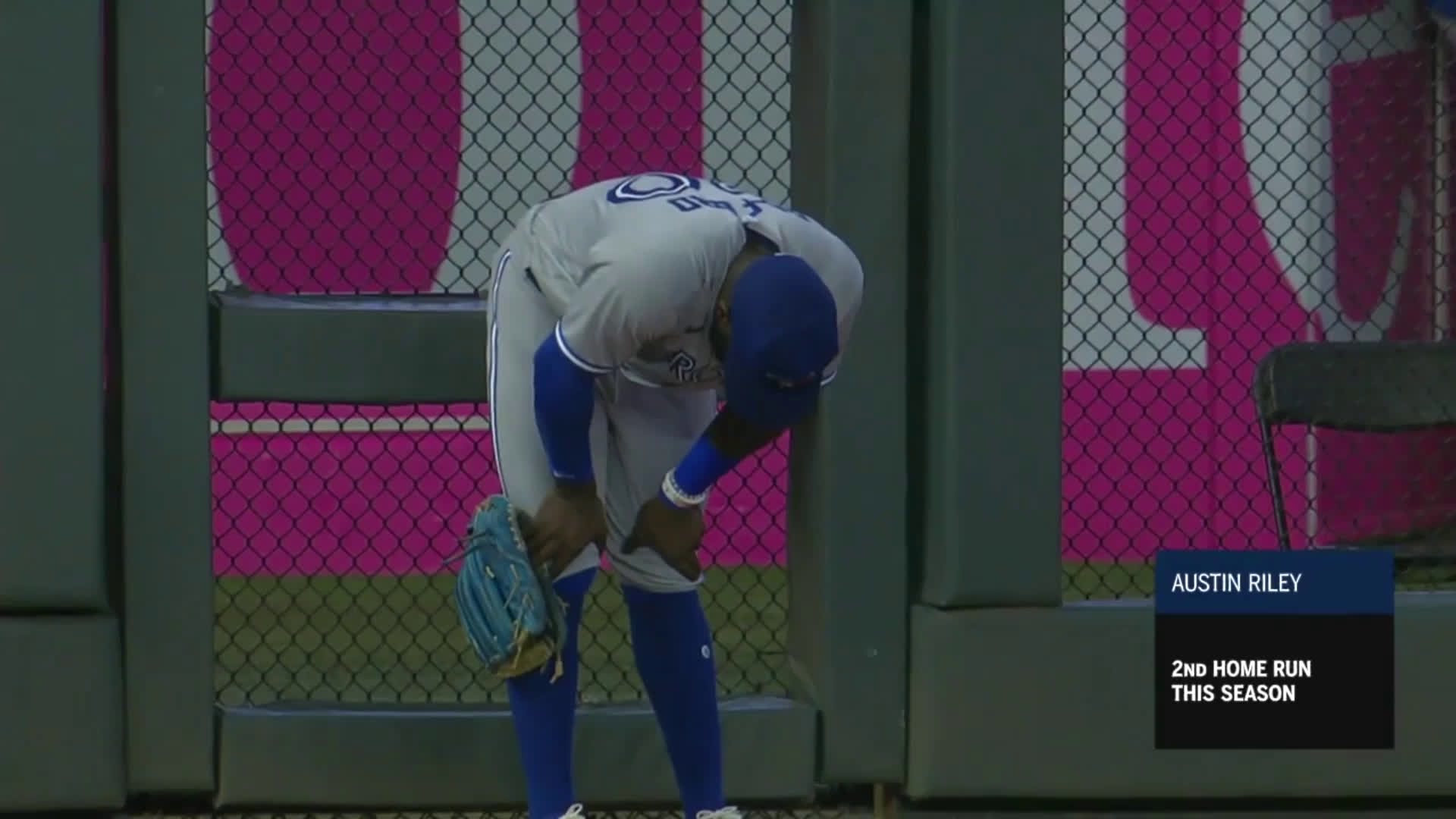 Austin Riley breaks the game wide open with 3-run homer against Matt ...