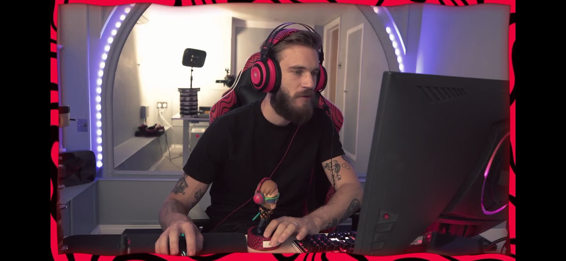 pewdiepie-youtube-live-talks-about-wedding-anniversary-with-marzia