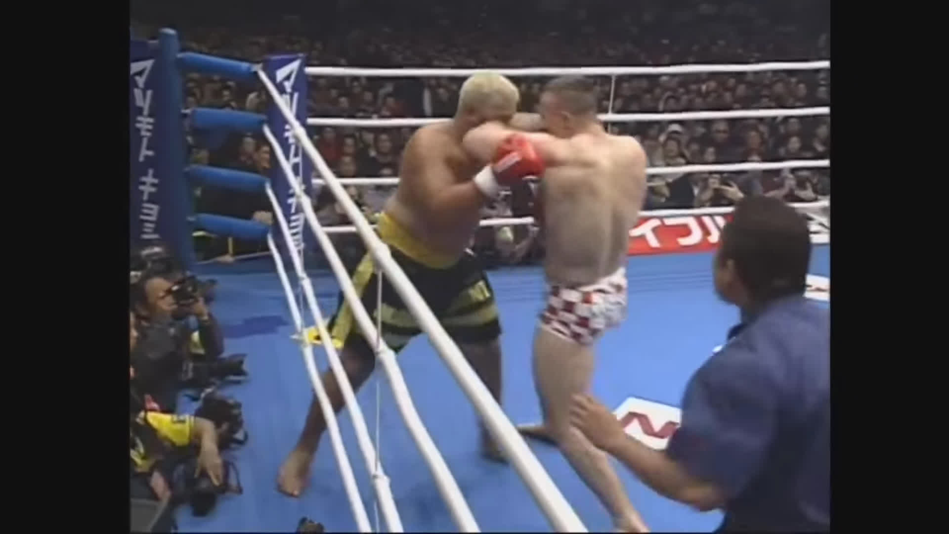 Watch Cro Cop vs. Mark Hunt head kick | Streamable