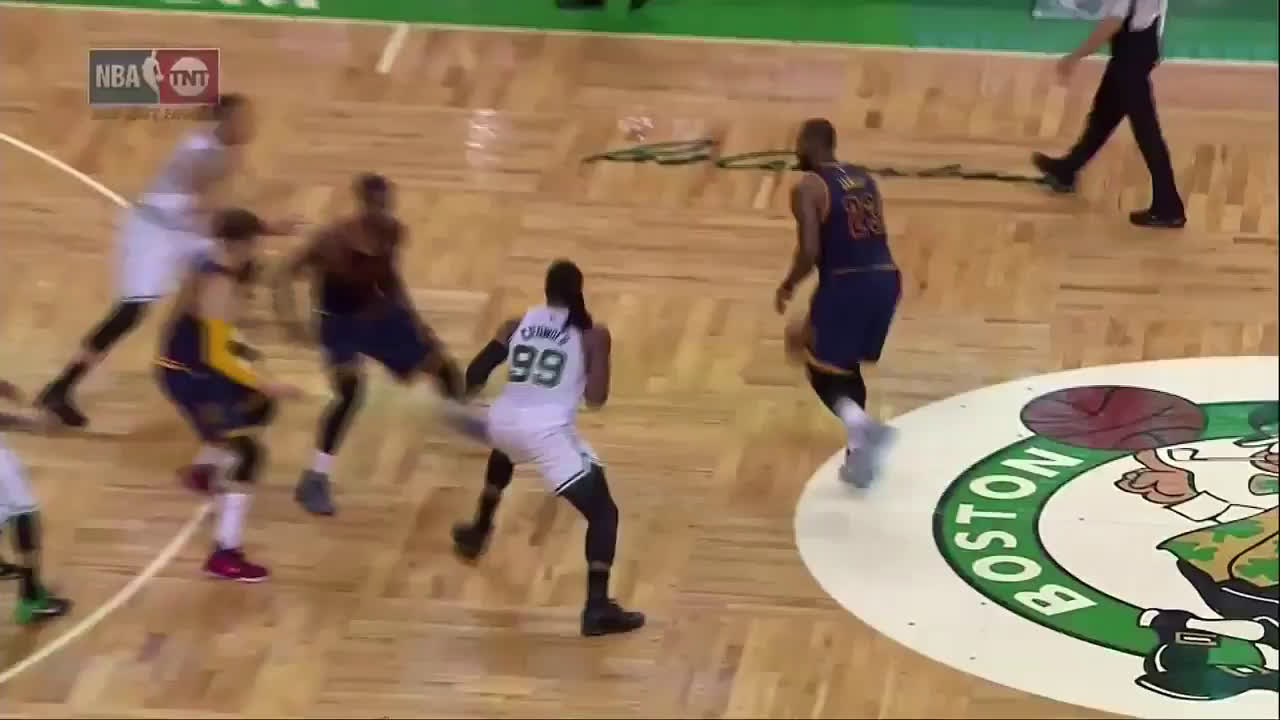 LeBron James' spin move for layup 5.17.17