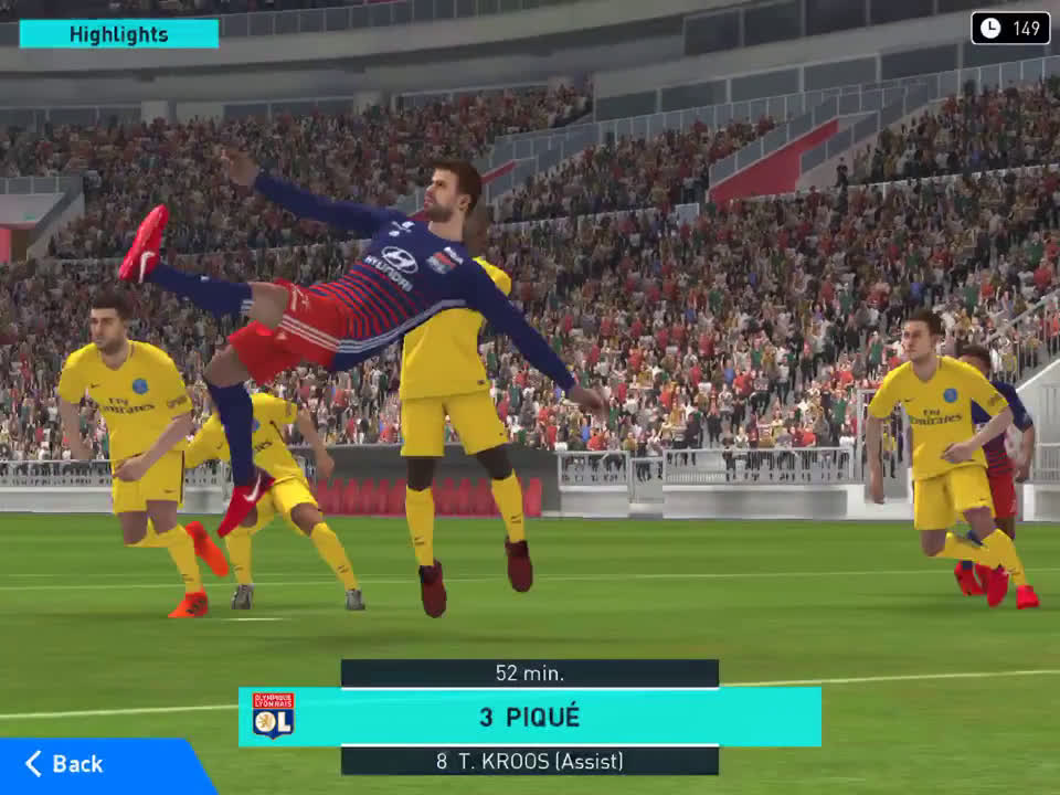 Pique scores stunning bicycle kick
