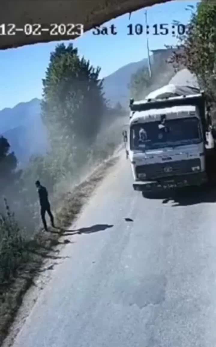 Watch Attempt to pee in peace (video) - ItemFix (1) | Streamable