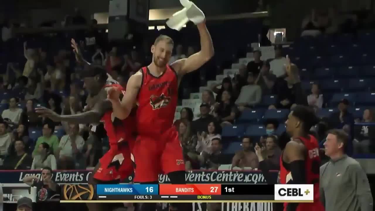 Alex Campbell hits a buzzer beater three at the end of the first quarter