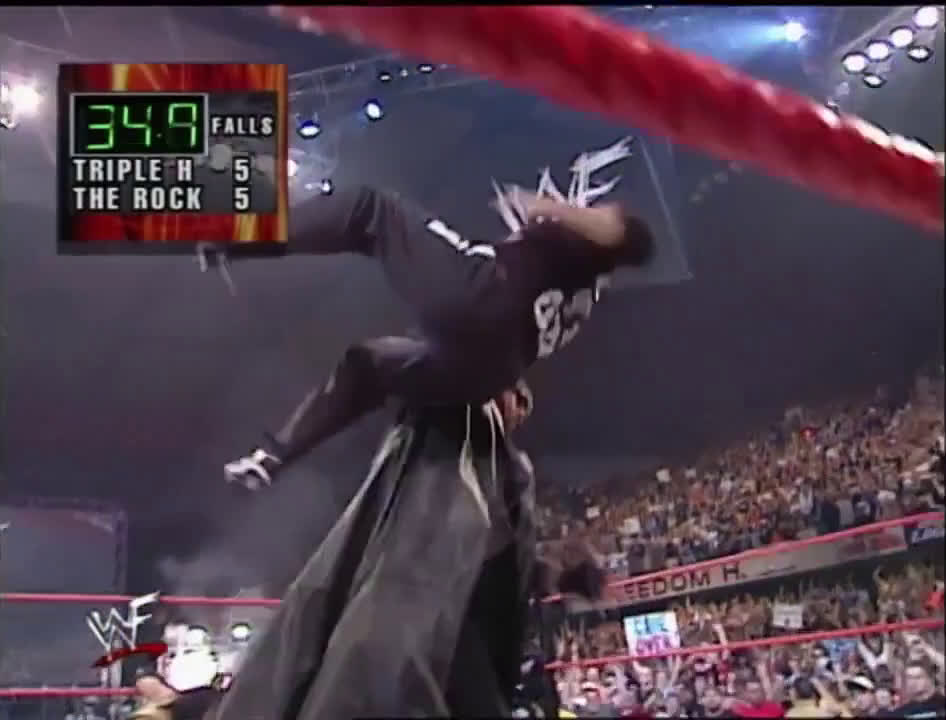 Happy Crowd - Undertaker returns as the American Badass (2000)