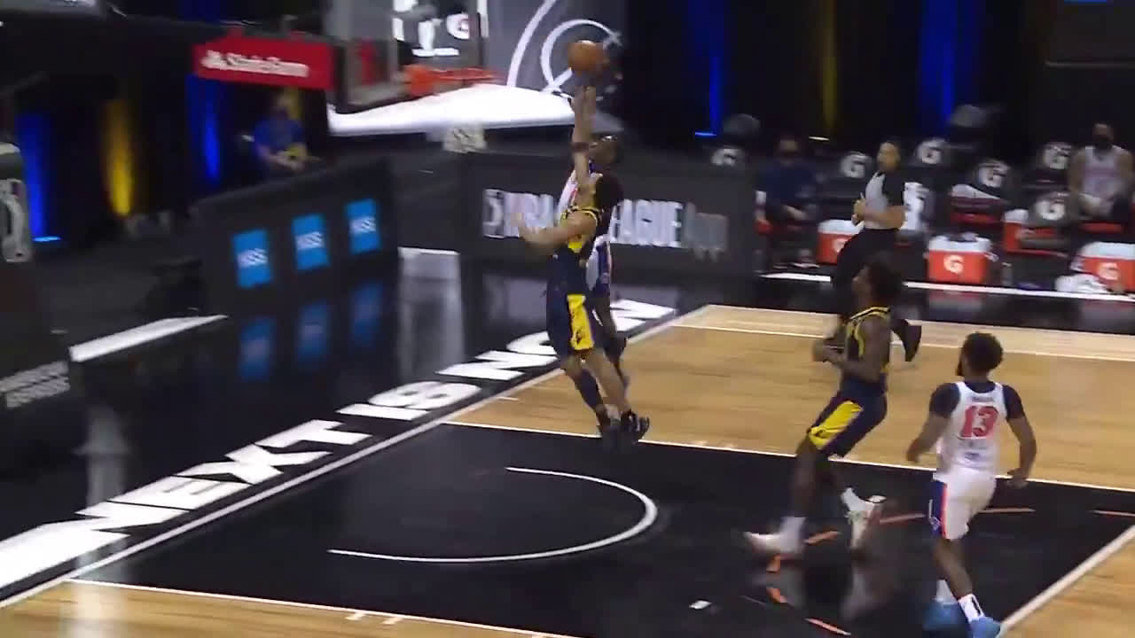 Jared Harper dunk on Naz Mitrou-Long