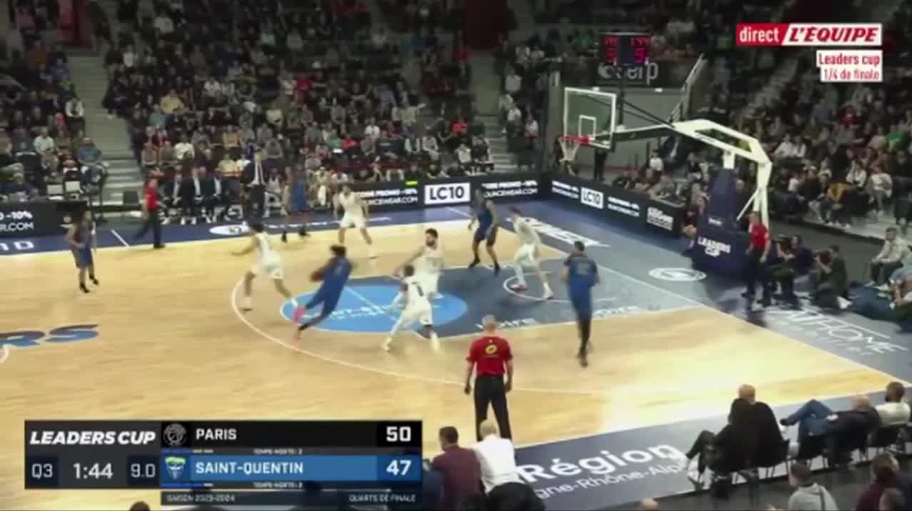 Watch Ajince loses ball on the way up on drive, TOV | Streamable