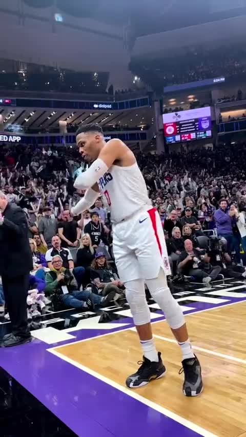 Russ Kicks Out Two Fans in Sacramento