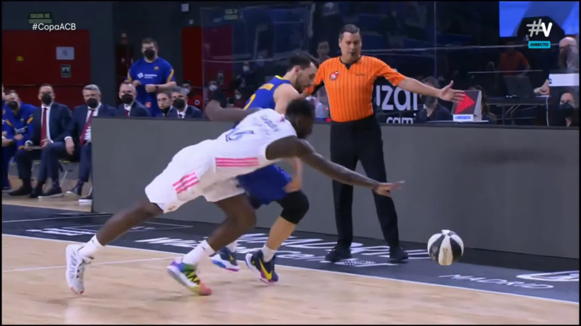 (1) Copa del Rey de baloncesto 2021_ Barça Basket vs Real Madrid Madrid ...