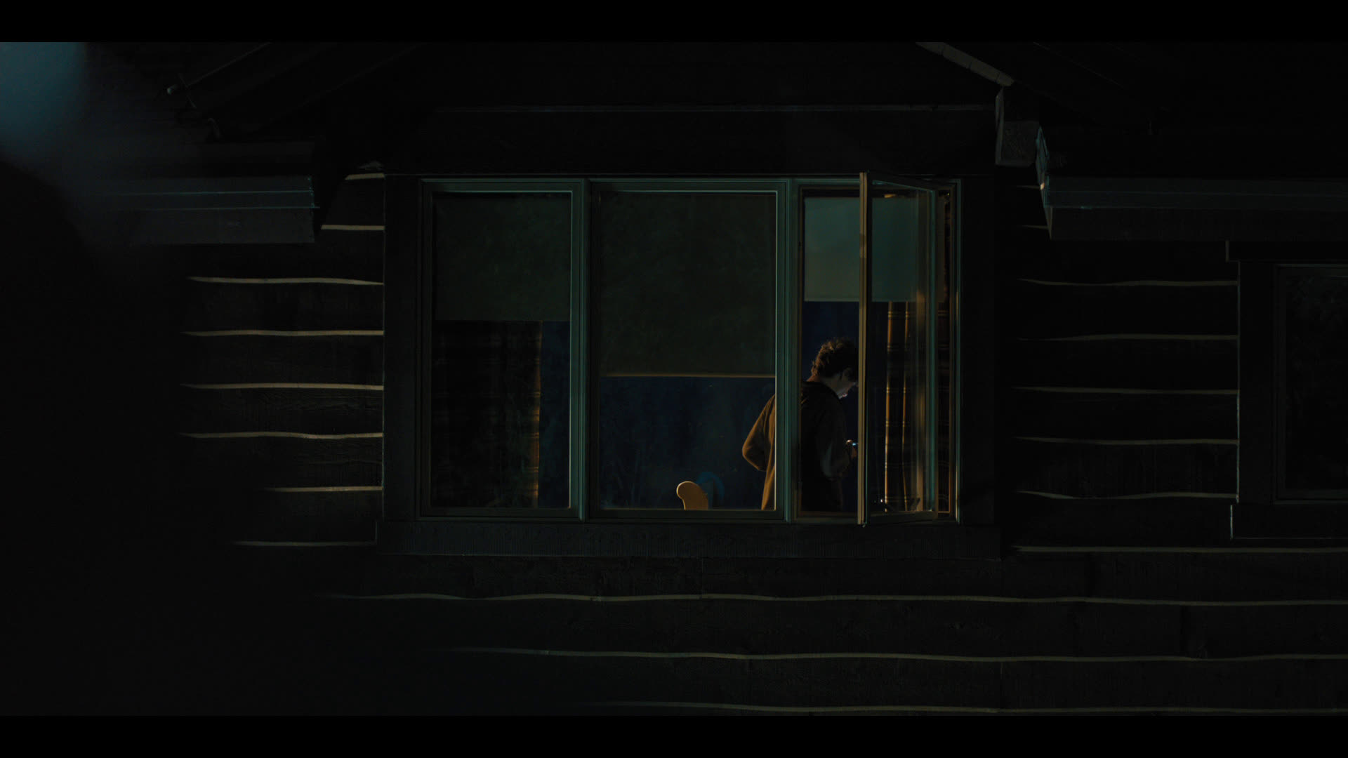 Hereditary – somebody breathing outside the house