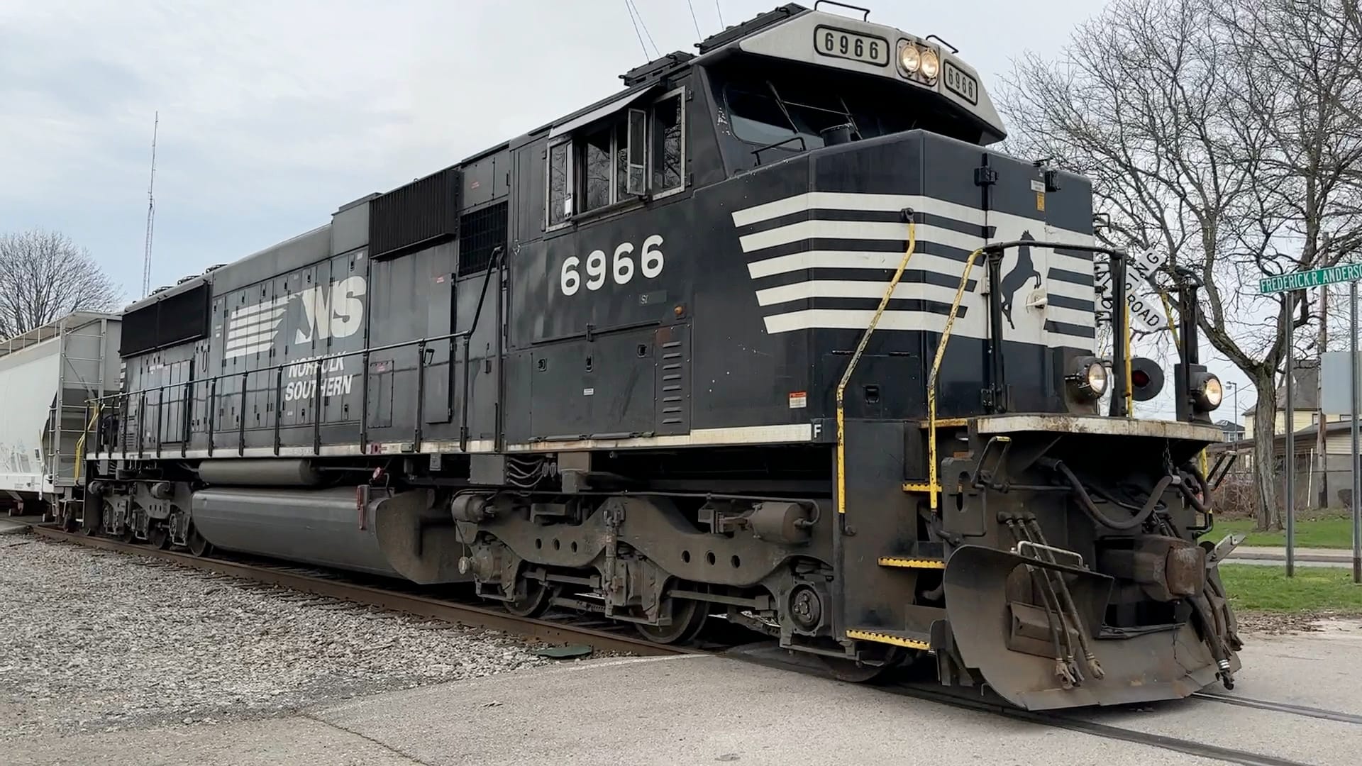 Watch HiDef: Norfolk Southern C29 At Plum Street!-(4/5/2023!) | Streamable