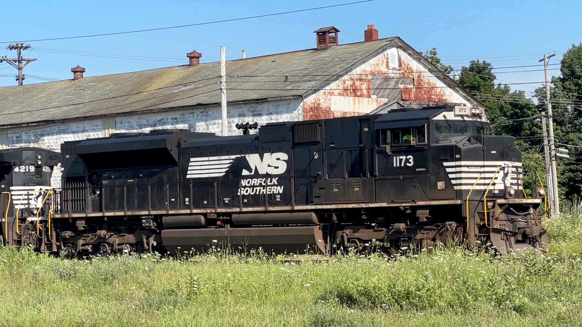 Watch HiDef: Norfolk Southern Manifest Freight Train At The Lake Shore ...