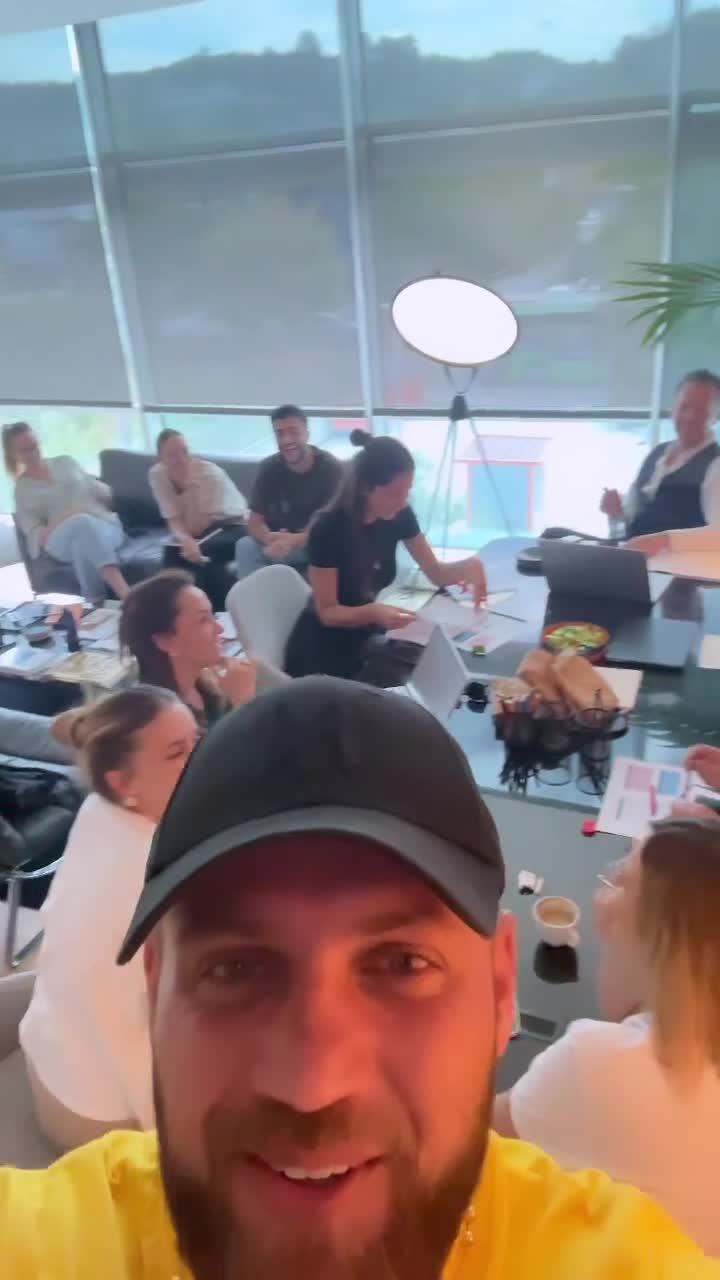 7049F4707F07D2B9687B39A8EE1C6E9F_video_dashinit