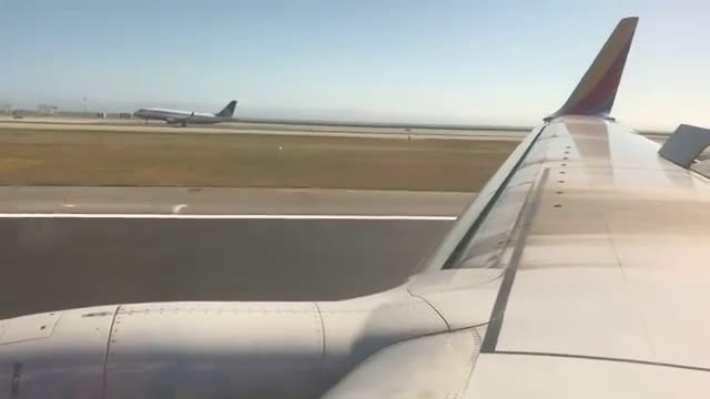 Parallel landing at SFO airport