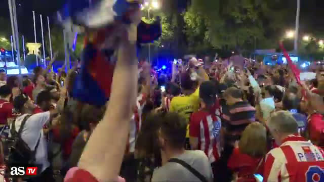 Vídeo - Más de un centenar de atléticos celebraron el título en Neptuno ...