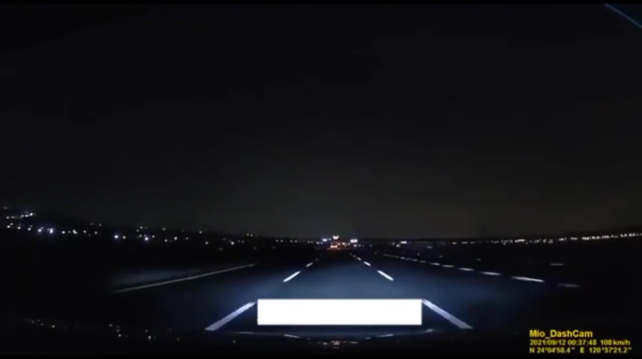 Watch ACC自動駕駛 8倍速 from WoWtchout - 地圖型行車影像分享平台-國三自撞再被追撞起火燃燒（夜貓搶先）https://youtu.be/o1WUVwe5LF8 ...