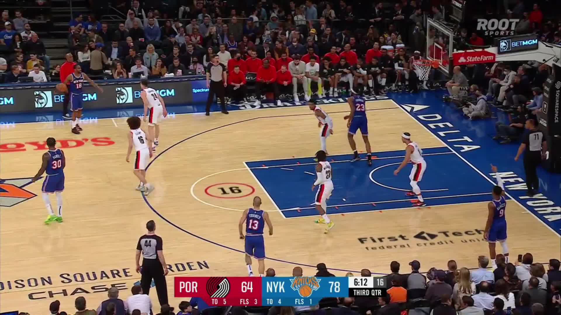 Watch Eubanks with the beautiful running hook from the top of the paint | Streamable