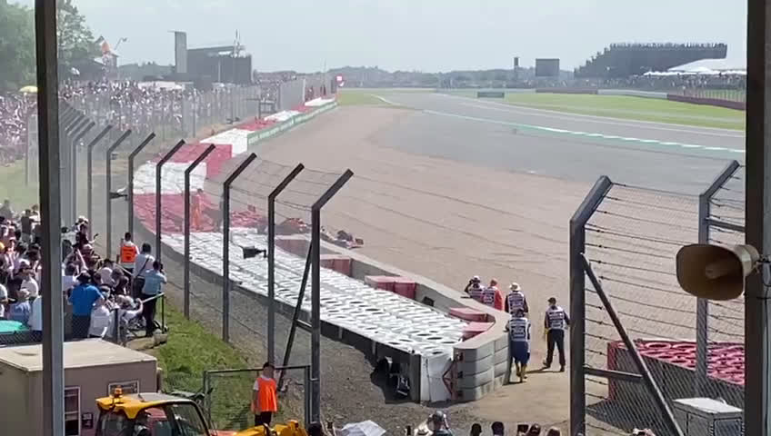 Watch Verstappen crash at Copse, Silverstone 2021 | Streamable