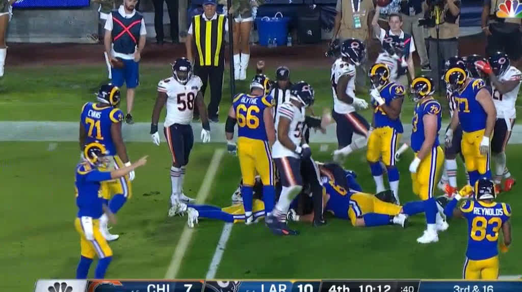 Week 11 2019 - Cooper Kupp screen catch and fumble