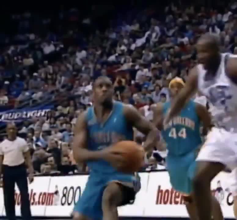 Watch Chris Paul dunks all over Dwight Howard (2006) | Streamable