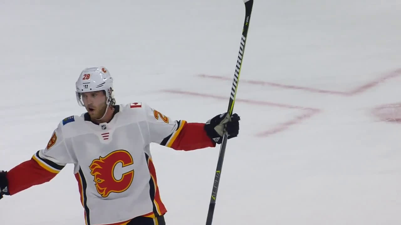 Lindholm Does the Skol Clap