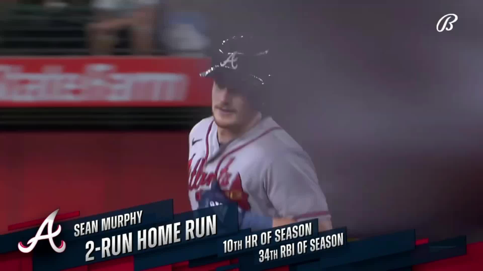 Sean Murphy brings the Braves within two runs of the Rangers with a 2 ...