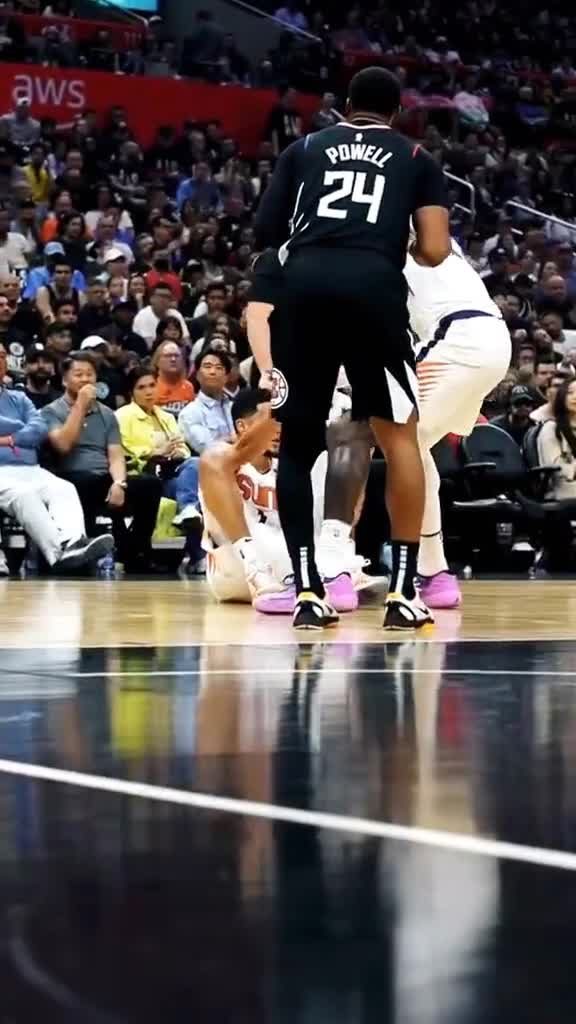 Devin Booker with a hand in his face? Goodluck.