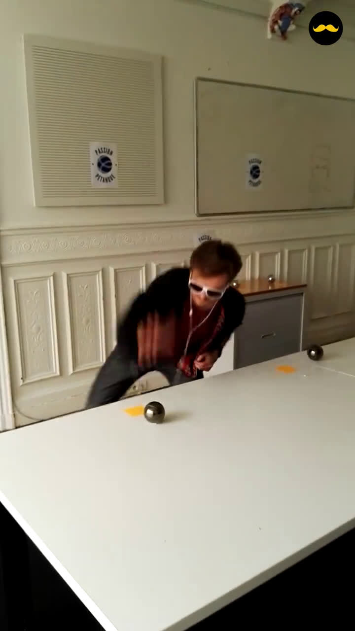 An angry french guy destroys a Pétanque store