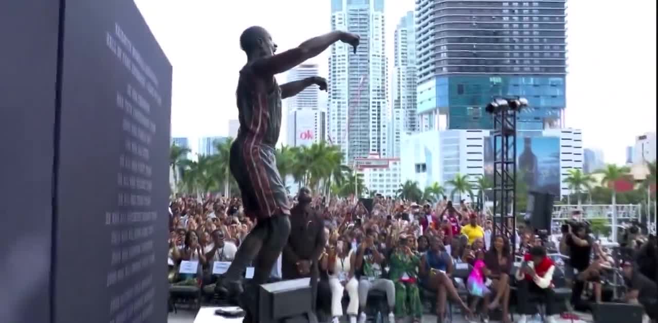 Watch CourtSideHeat - BREAKING: Dwayne Wade’s statue has been unveiled ...