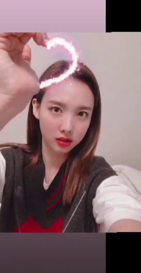 Twicetagram Nayeon Hand heart