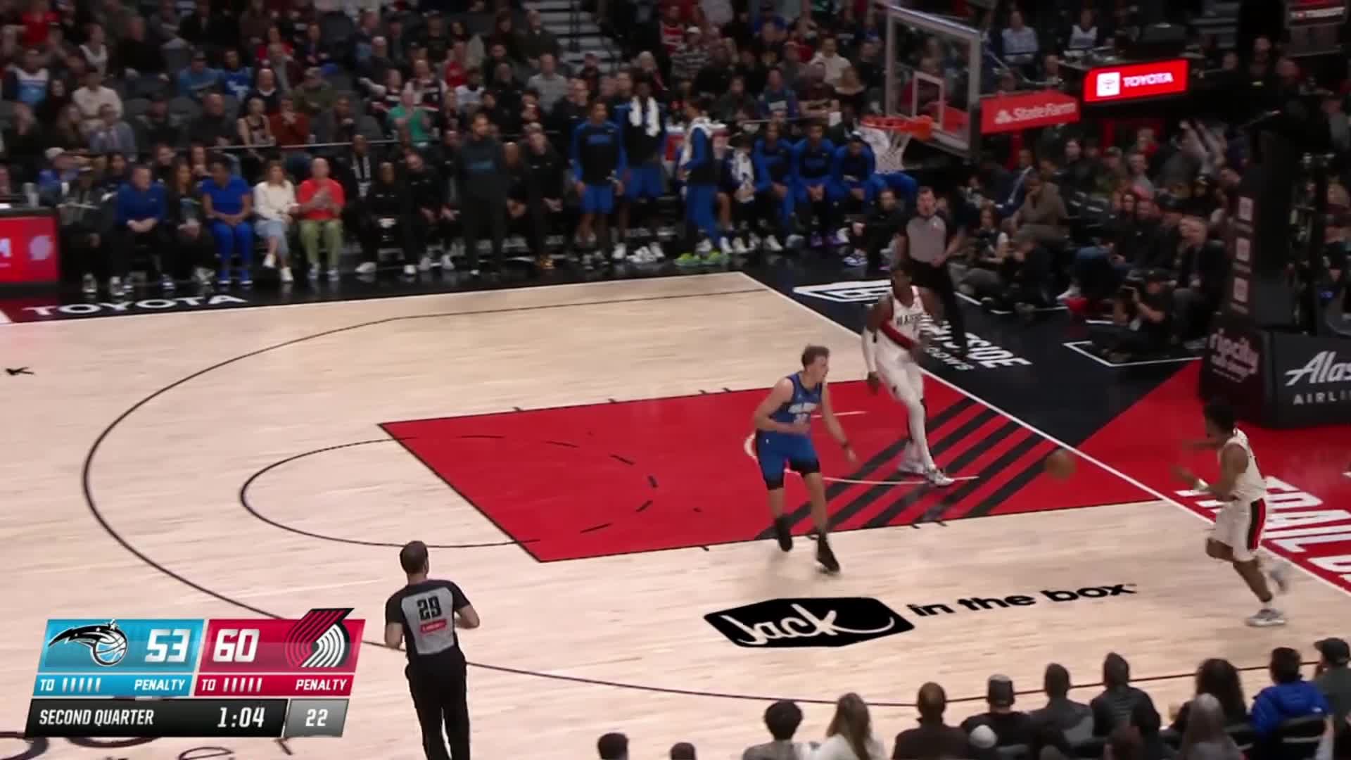 Watch Paolo Banchero tries to throw down 2 monster dunks and instead gets rejected by Toumani ...