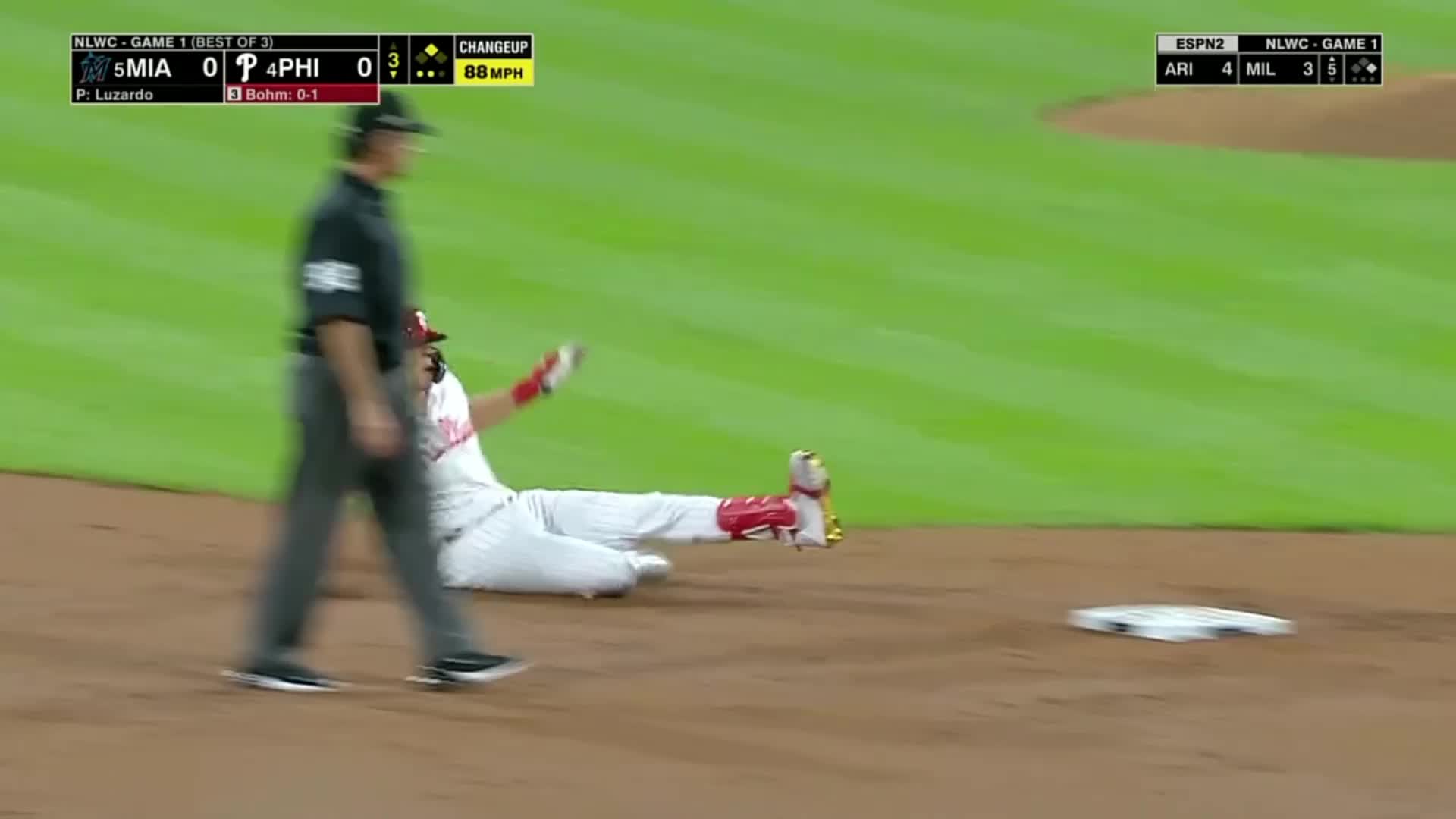 Alec Bohm's RBI double gives the Phillies a 1-0 lead in the third.