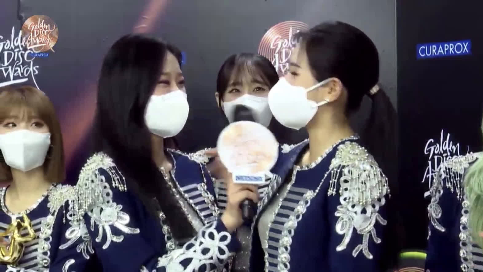 210109 LOONA GDA Backstage Interview