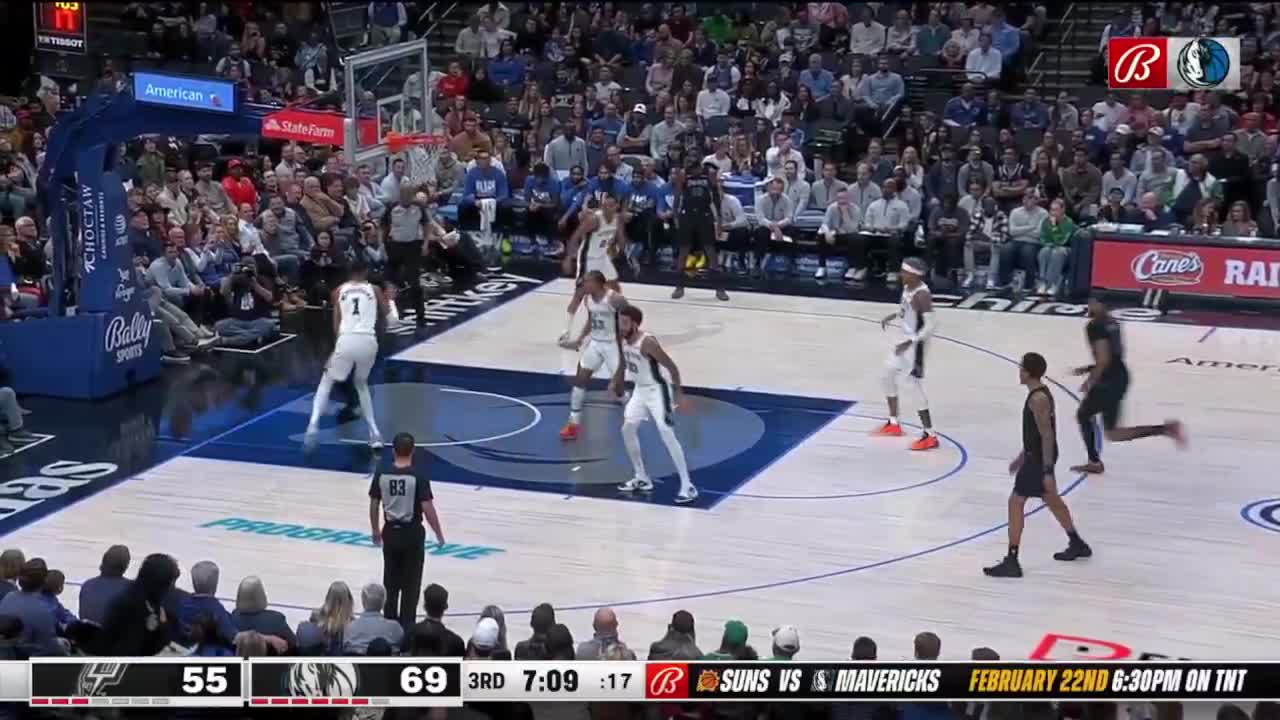 Watch Kyrie layup over wemby | Streamable