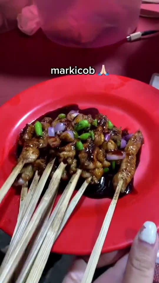 Makcik Bertudung Atok Berkopiah Jual Sate UL4r Tepi Jalan, Ramai Pesan ...