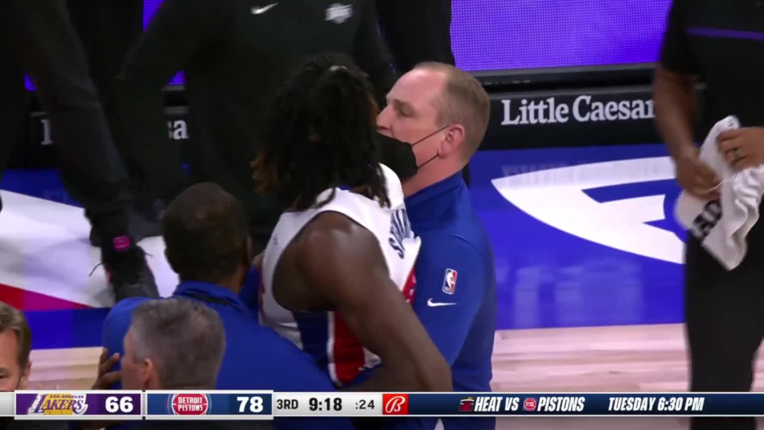 Watch Lebron and Isaiah Stewart get tangled at the free throw line and ...