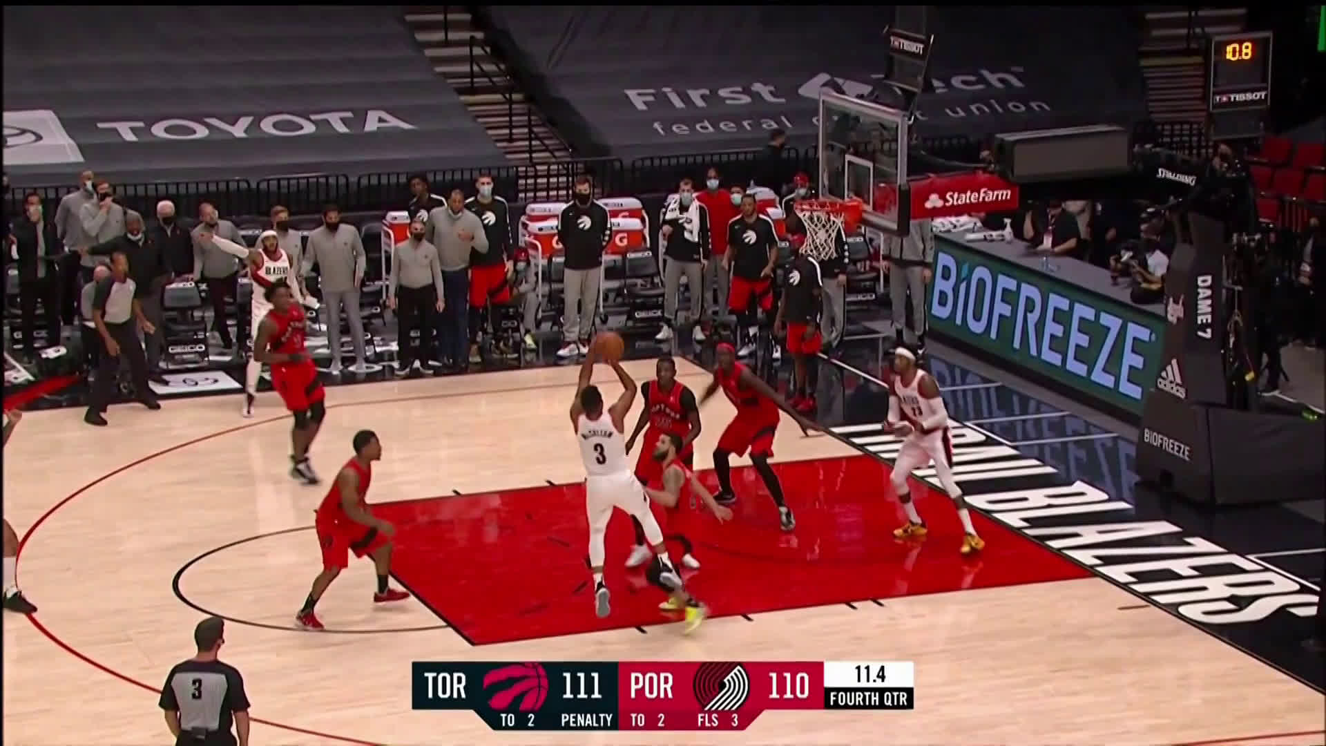 Christian James Mccollum puts the blazers up by 1 with 9.6 left
