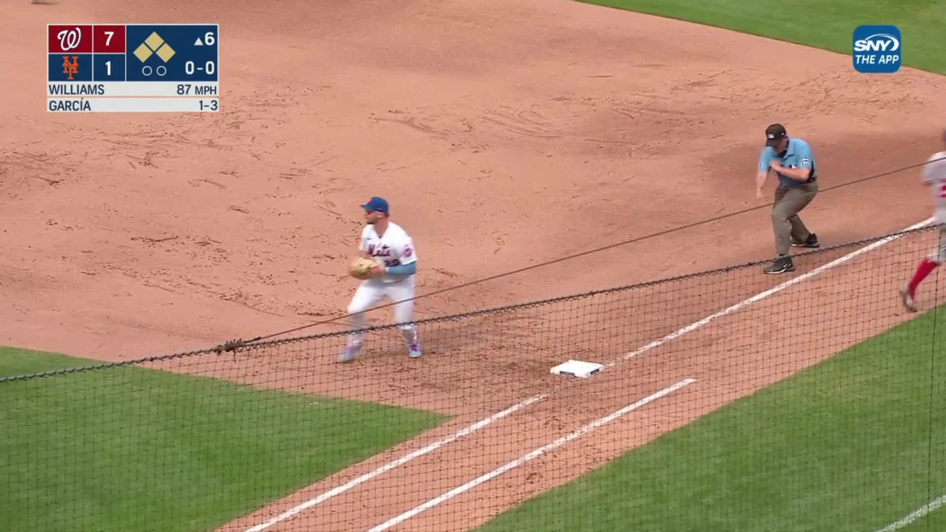 Mets turn a 3-2-3 double play