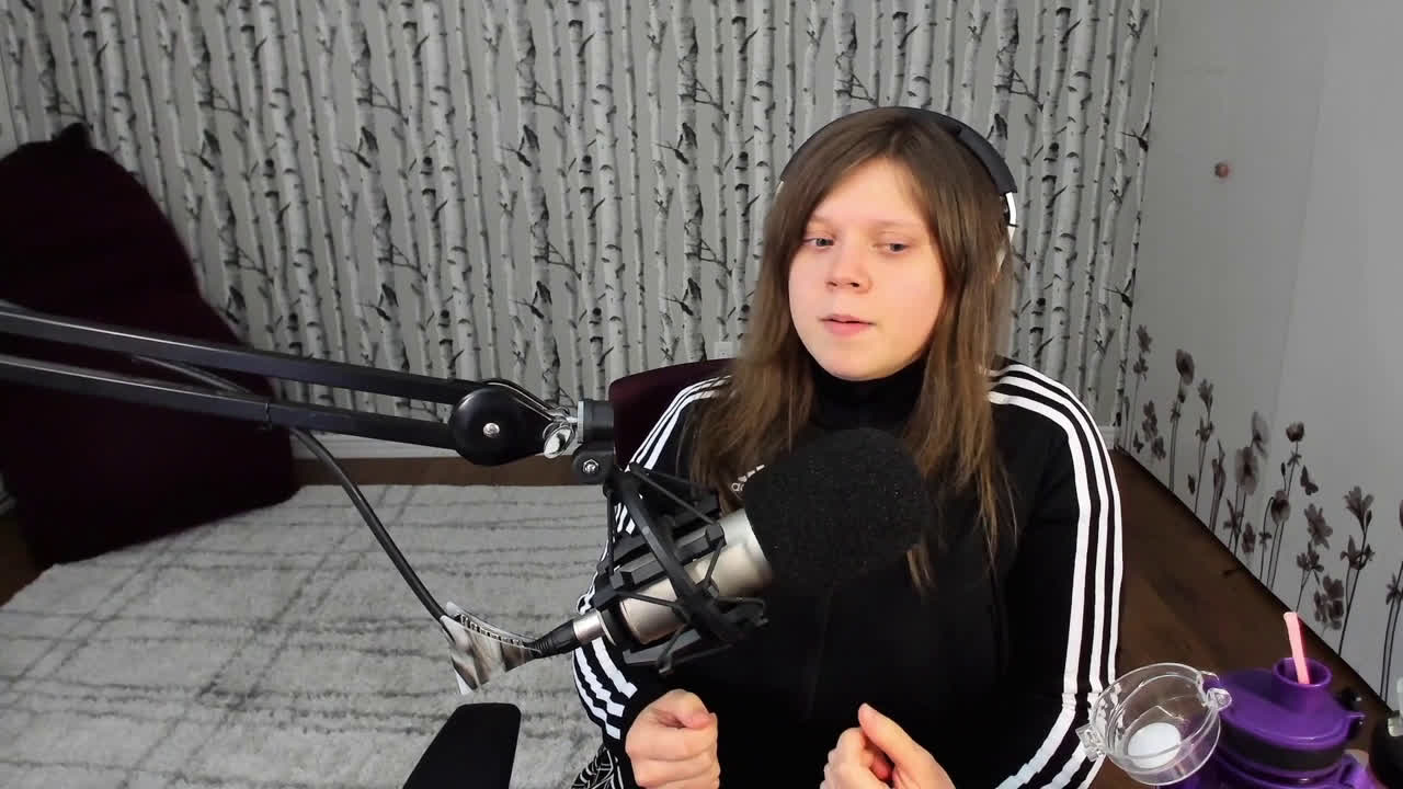 Watch Naomi on Destiny's review of Arcadum's abuse. | Streamable