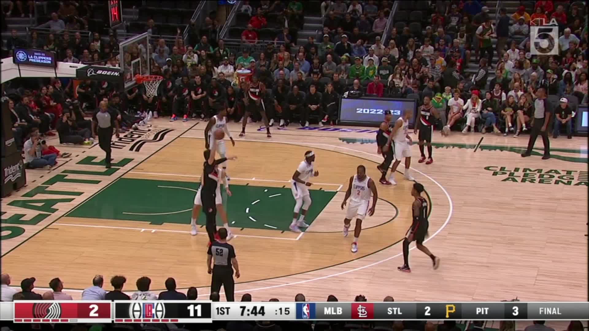 Nurk finds Grant in the corner for his first Blazer bucket