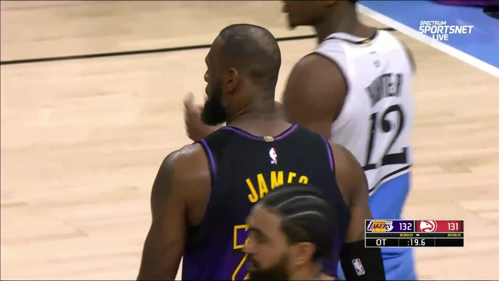 Watch Lakers boxing out the jump ball | Streamable